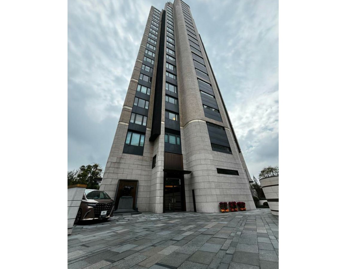 Dukes Place - Hong Kong Property - Luxury Homes Real Estate